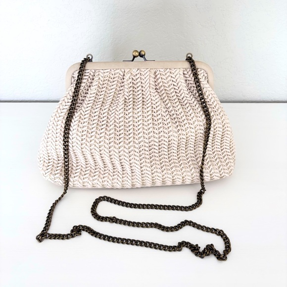 Universal Thread | Bags | Universal Thread Woven Crossbody Kisslock ...